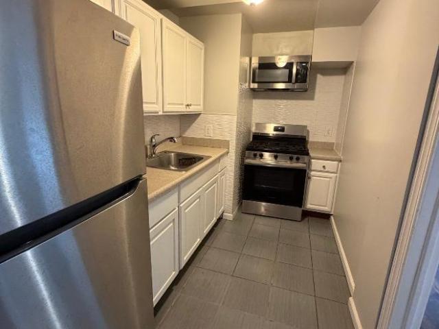 2 Br, 1 bath, Condo 18 Summit St