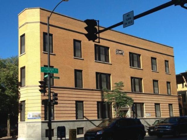 2 Br, 1 bath, Condo 1900 North Lincoln