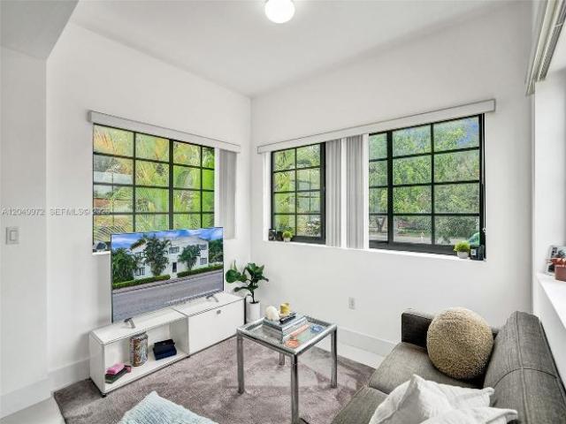 2 Br, 1 bath, Condo 1901 S Le Jeune Rd