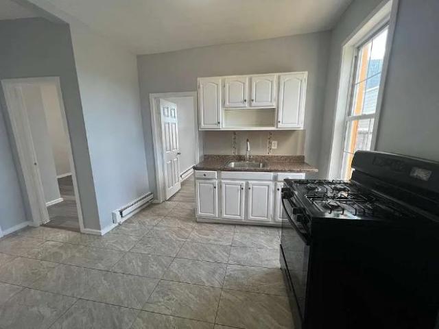2 Br, 1 bath, Condo 190 Hamilton Ave