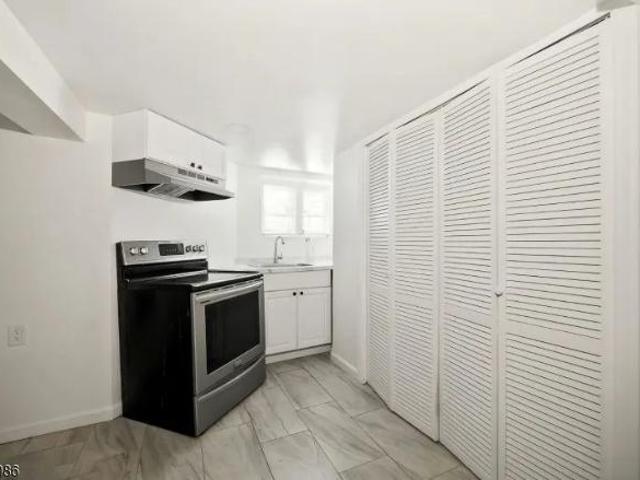 2 Br, 1 bath, Condo 190 N 1st St