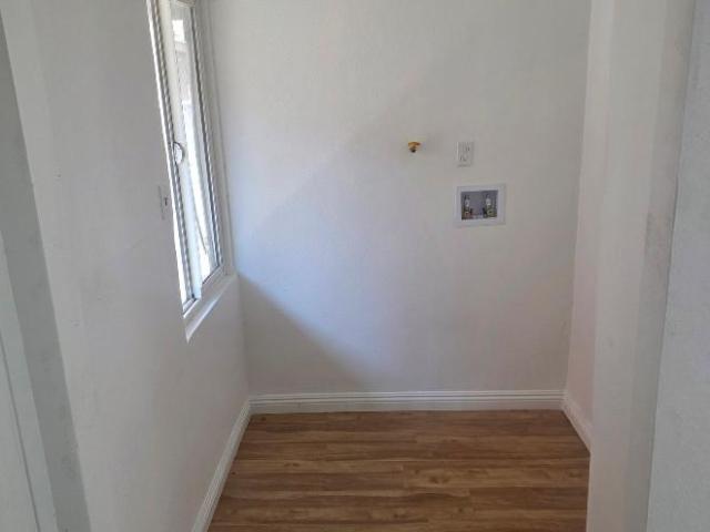2 Br, 1 bath, Condo 1917 E 60th St