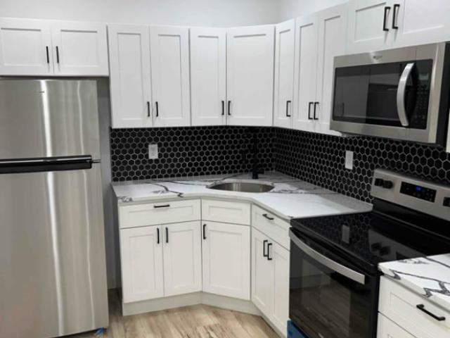 2 Br, 1 bath, Condo 1924 68th Ave