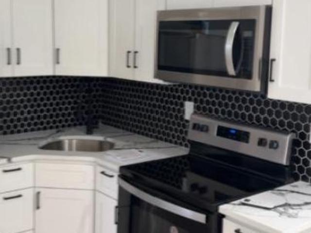 2 Br, 1 bath, Condo 1924 68th Ave