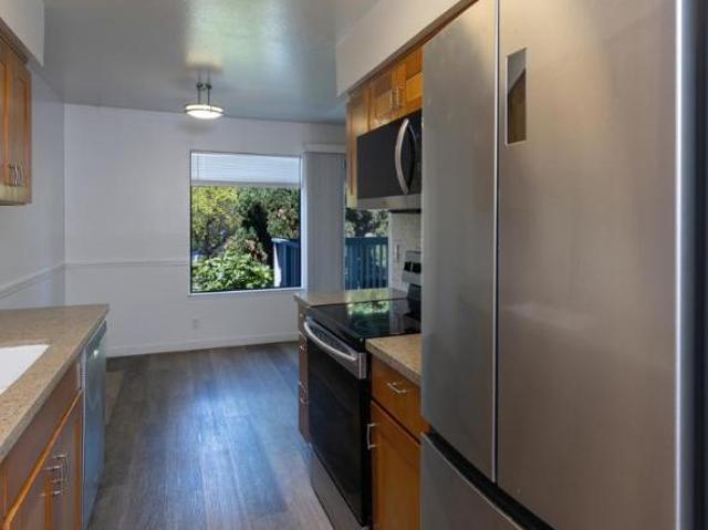 2 Br, 1 bath, Condo 1925 46th Ave