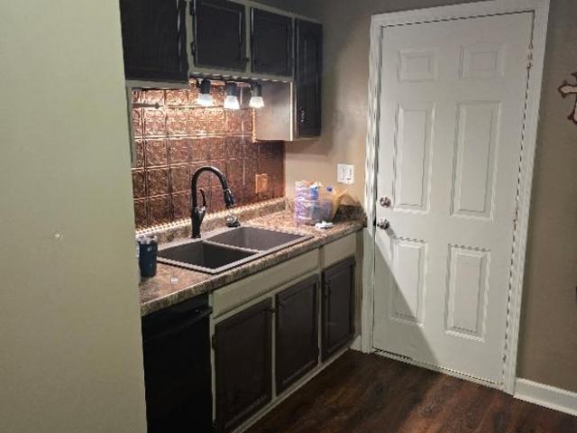 2 Br, 1 bath, Condo 1923 Shelby St