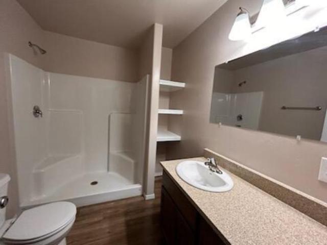 2 Br, 1 bath, Condo 192 E Commerce Way