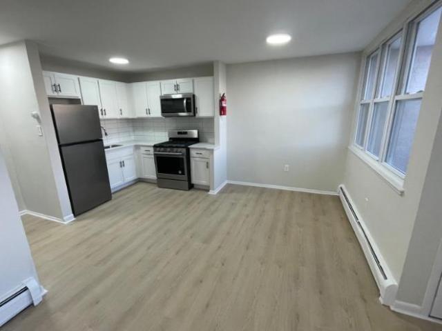 2 Br, 1 bath, Condo 1935 Colombia Ave