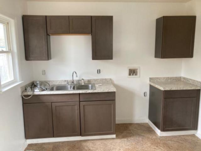 2 Br, 1 bath, Condo 1933 Westfield Dr S