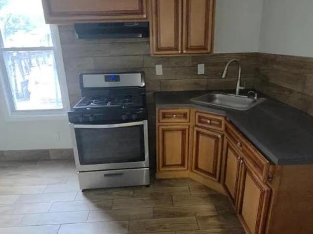 2 Br, 1 bath, Condo 194 W Broadway