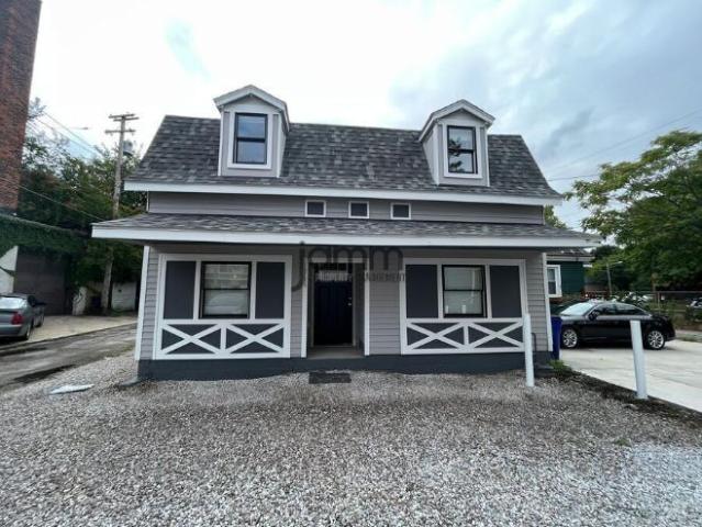 2 Br, 1 bath, Condo 1966 Randall Rd