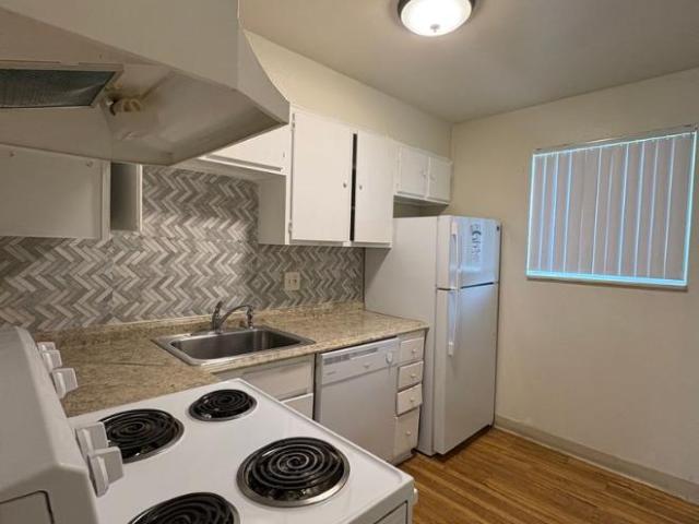 2 Br, 1 bath, Condo 1975 S Decatur Street