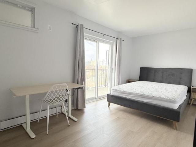 2 Br, 1 bath, Condo 1989 Wyandotte St W