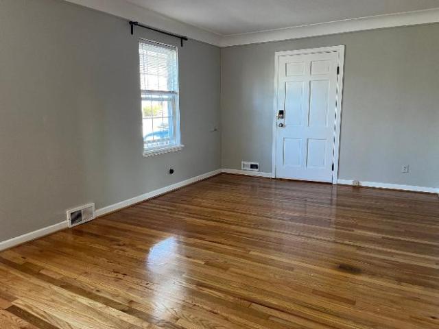 2 Br, 1 bath, Condo 1983 Connecticut Avenue