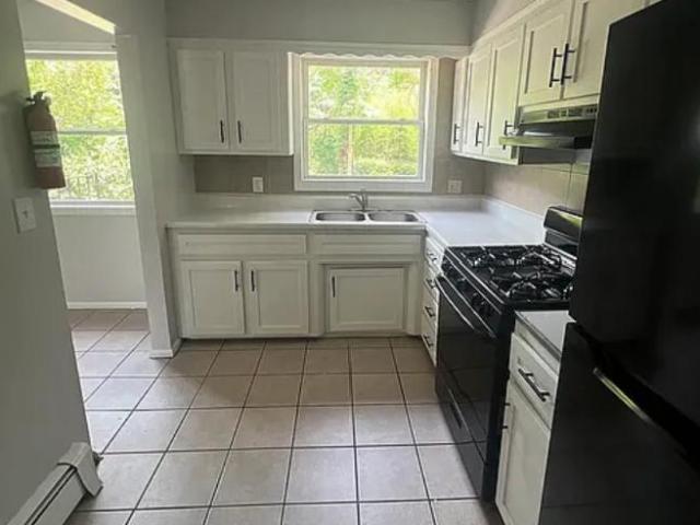 2 Br, 1 bath, Condo 1995 Dock St