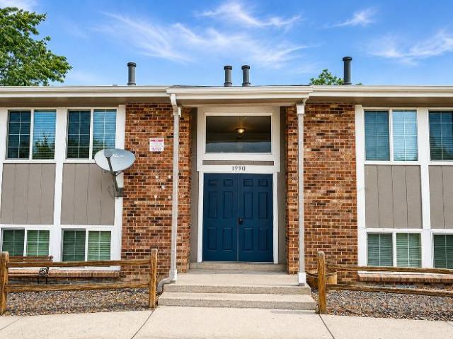 2 Br, 1 bath, Condo 1990 Eagle Street