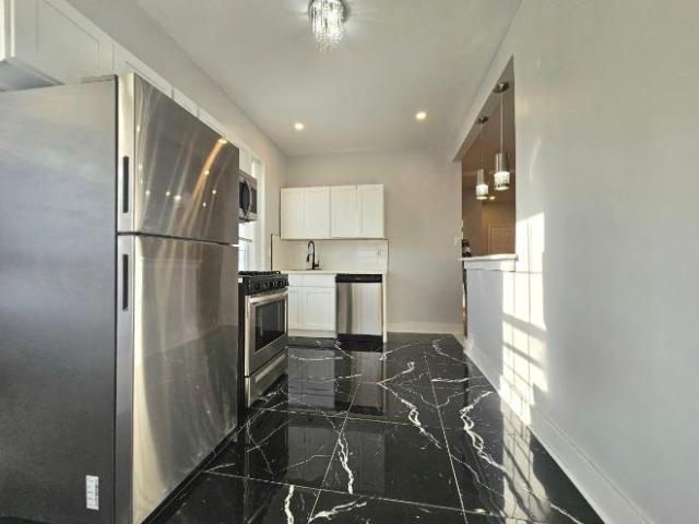 2 Br, 1 bath, Condo 1 Dewitt Rd