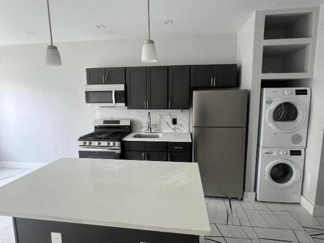 2 Br, 1 bath, Condo 1 Dewitt Road