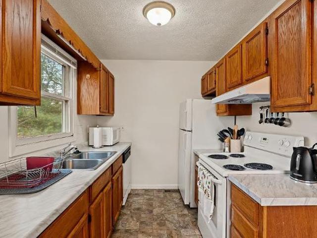 2 Br, 1 bath, Condo 1 W Rosecrest St