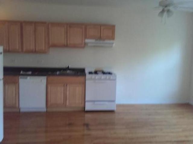 2 Br, 1 bath, Condo 2000 West Foster Avenue