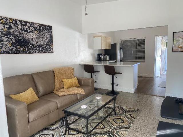 2 Br, 1 bath, Condo 2003 Page Ave