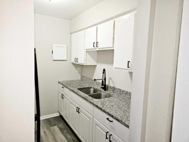 2 Br, 1 bath, Condo 200 Bellaire Drive
