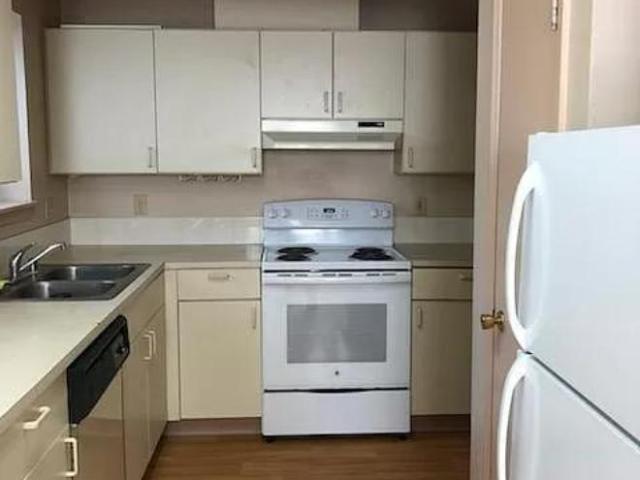 2 Br, 1 bath, Condo 200 NW Brandon Street