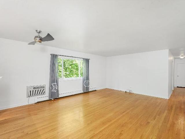 2 Br, 1 bath, Condo 200 S Blvd