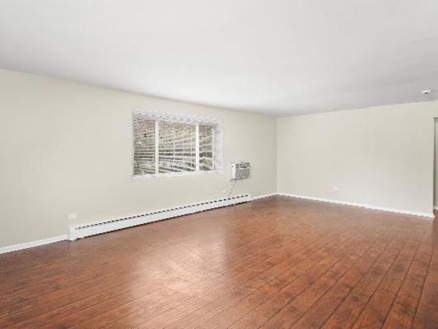 2 Br, 1 bath, Condo 200 S Blvd