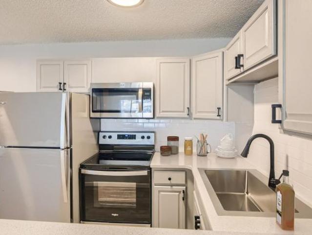 2 Br, 1 bath, Condo 2010 Carmel Drive
