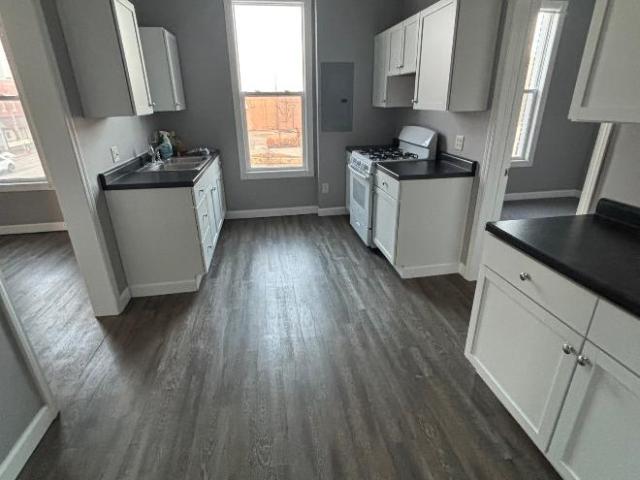 2 Br, 1 bath, Condo 201 E 5th St