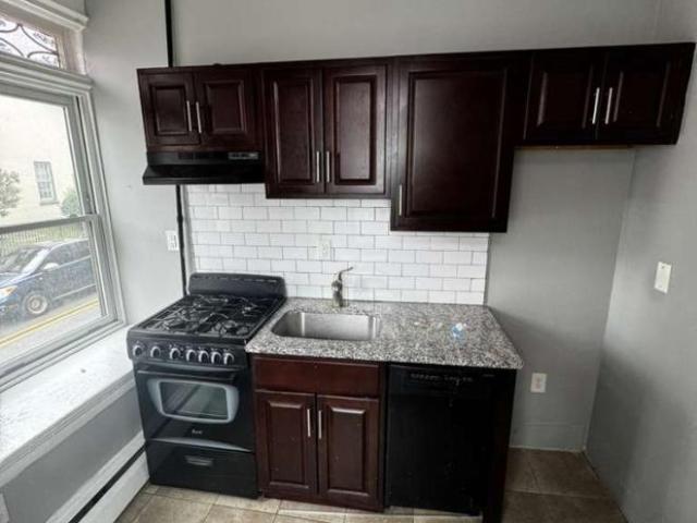 2 Br, 1 bath, Condo 202 E Hanover St