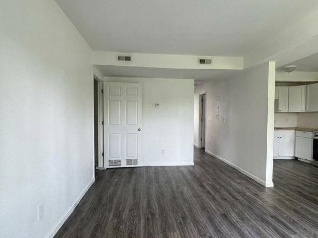 2 Br, 1 bath, Condo 2034 Catalpa Dr