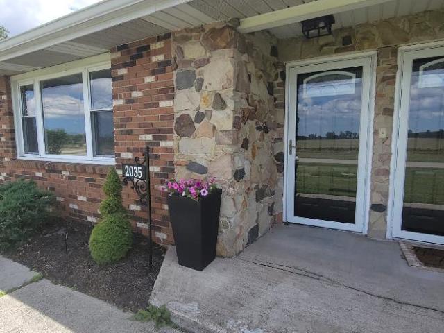 2 Br, 1 bath, Condo 2035 Prospect Rd