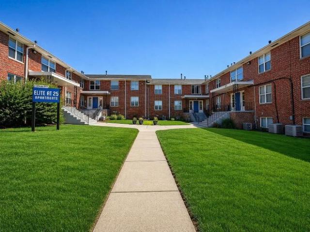2 Br, 1 bath, Condo 2030 NW 25th St