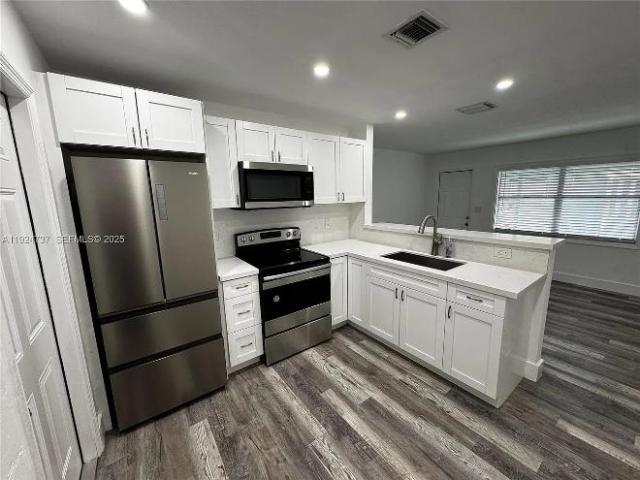 2 Br, 1 bath, Condo 2030 Taylor St