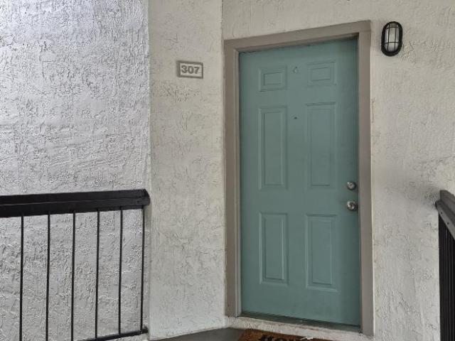 2 Br, 1 bath, Condo 2031 Cascades Blvd