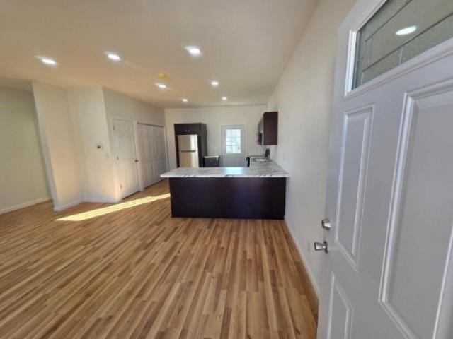 2 Br, 1 bath, Condo 203 N Elm St