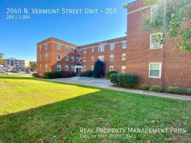 2 Br, 1 bath, Condo 2040 N Vermont Street