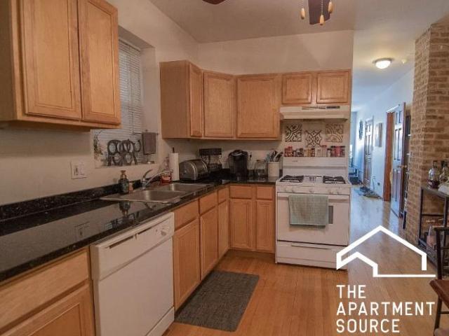 2 Br, 1 bath, Condo 2043 N Leavitt