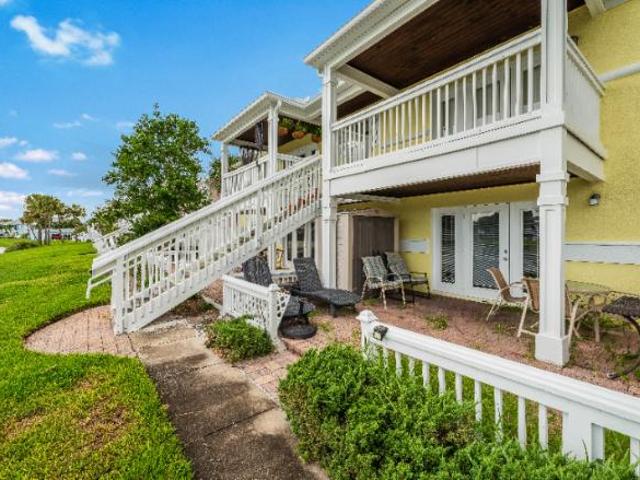 2 Br, 1 bath, Condo 204 Pompano Dr Se