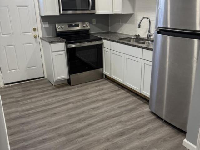 2 Br, 1 bath, Condo 2054 W 98th St Uppr