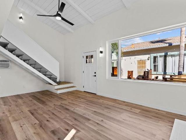 2 Br, 1 bath, Condo 2055 Thomas Avenue