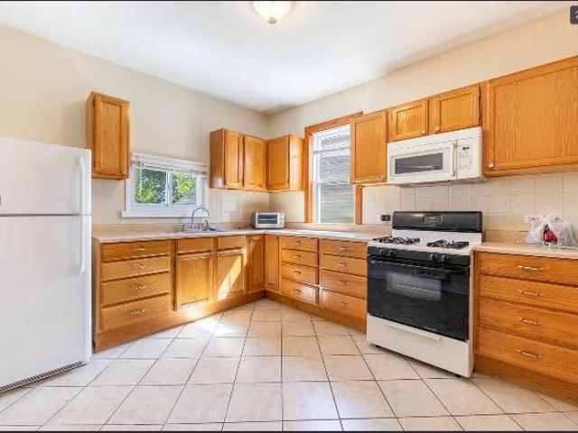 2 Br, 1 bath, Condo 2058 W 19th