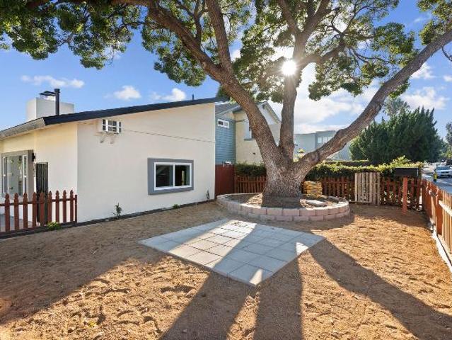 2 Br, 1 bath, Condo 2053 Thomas Avenue