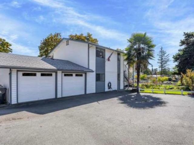 2 Br, 1 bath, Condo 205 SW Booth Street