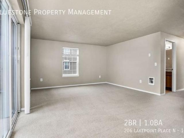 2 Br, 1 bath, Condo 206 Lakepoint Place N