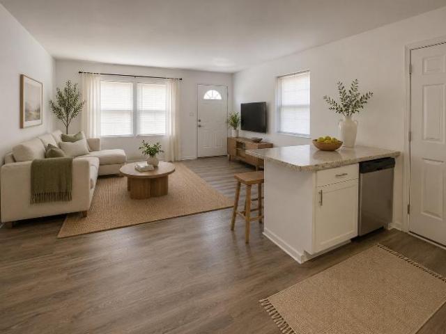 2 Br, 1 bath, Condo 206 W Corporation St
