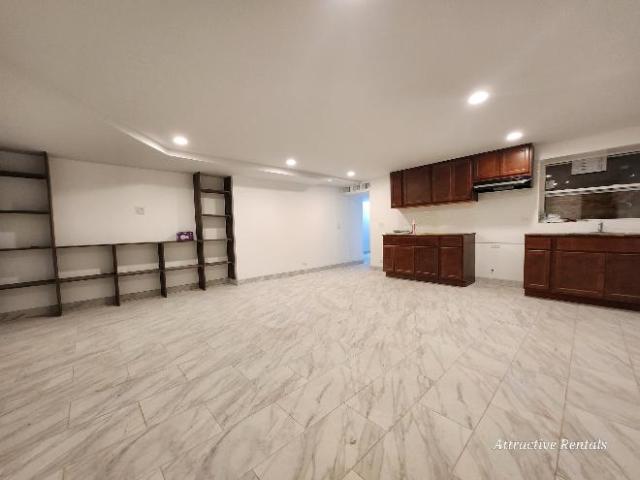 2 Br, 1 bath, Condo 207 N Parkside