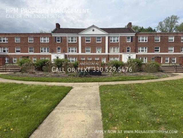 2 Br, 1 bath, Condo 20865 Chagrin Blvd